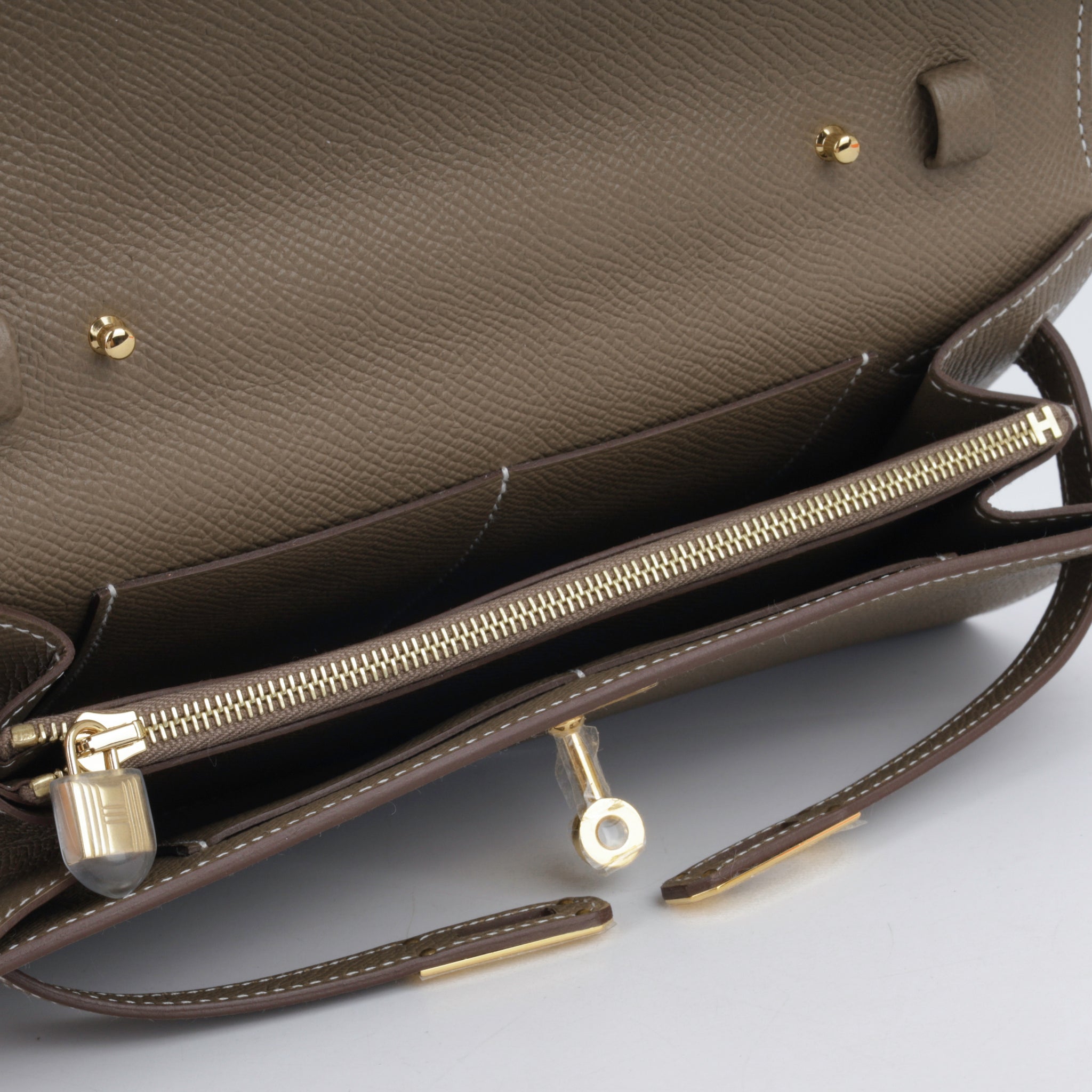 Hermès - Kelly To Go Wallet - Etoupe Epsom - GHW - 2023 | Bagista