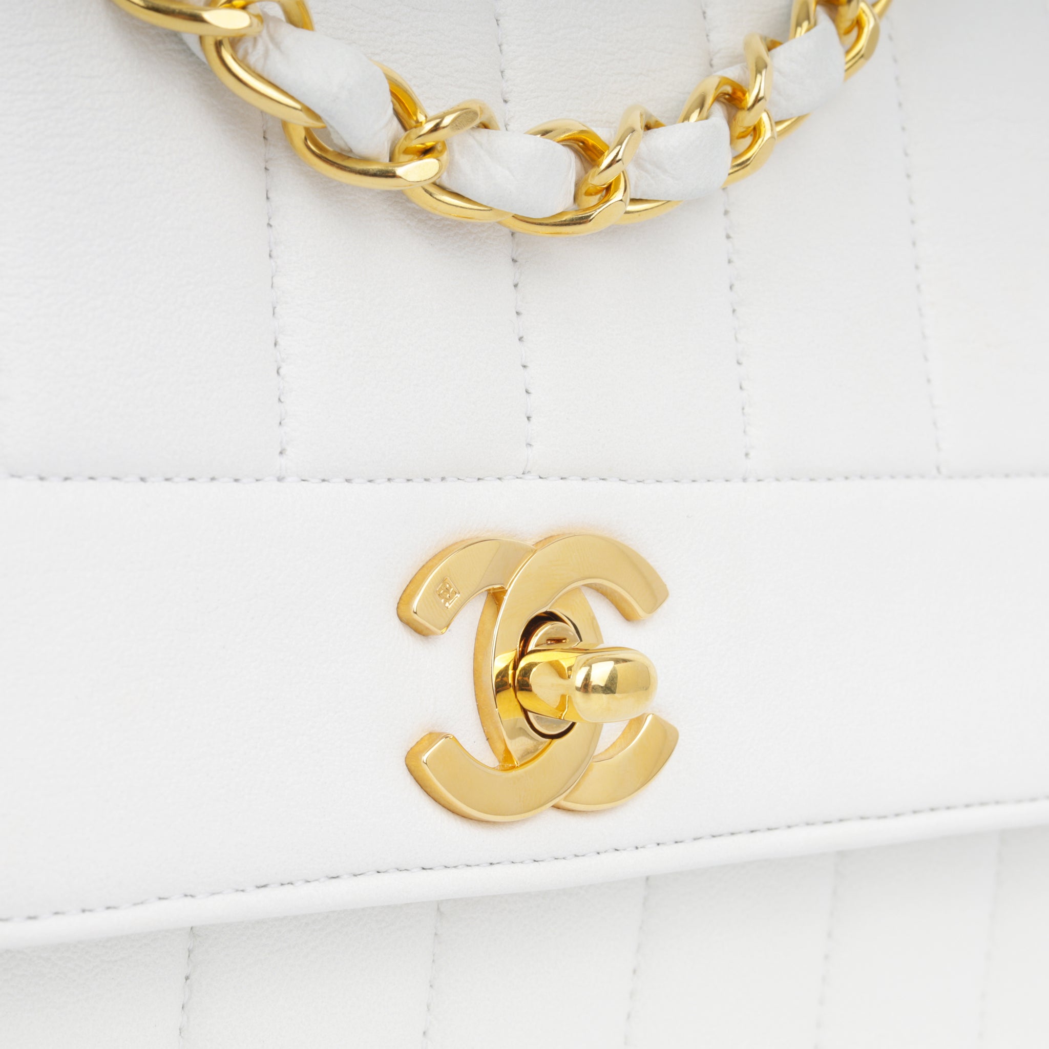 Chanel - Vertical Flap Bag - White - GHW - Excellent Vintage | Bagista